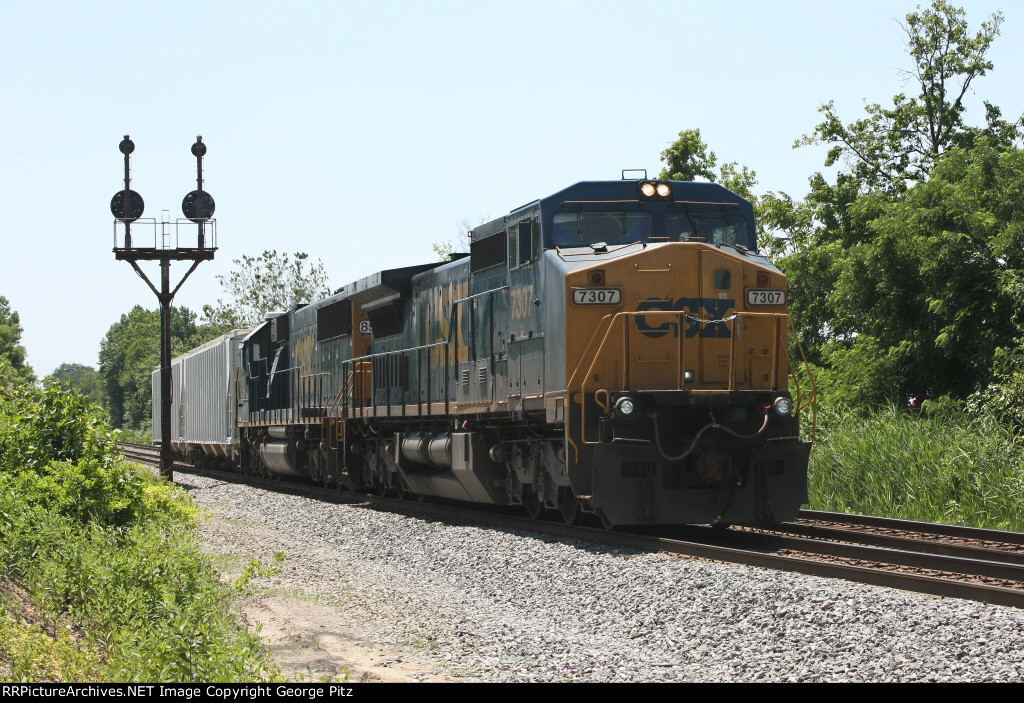 CSX 7307 and train D777